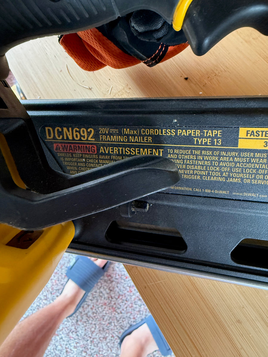 DeWalt DCN692 MAX XR Lithium-Ion Cordless Brushless 2-Speed 30° Paper – Sell My Stuff Canada ...