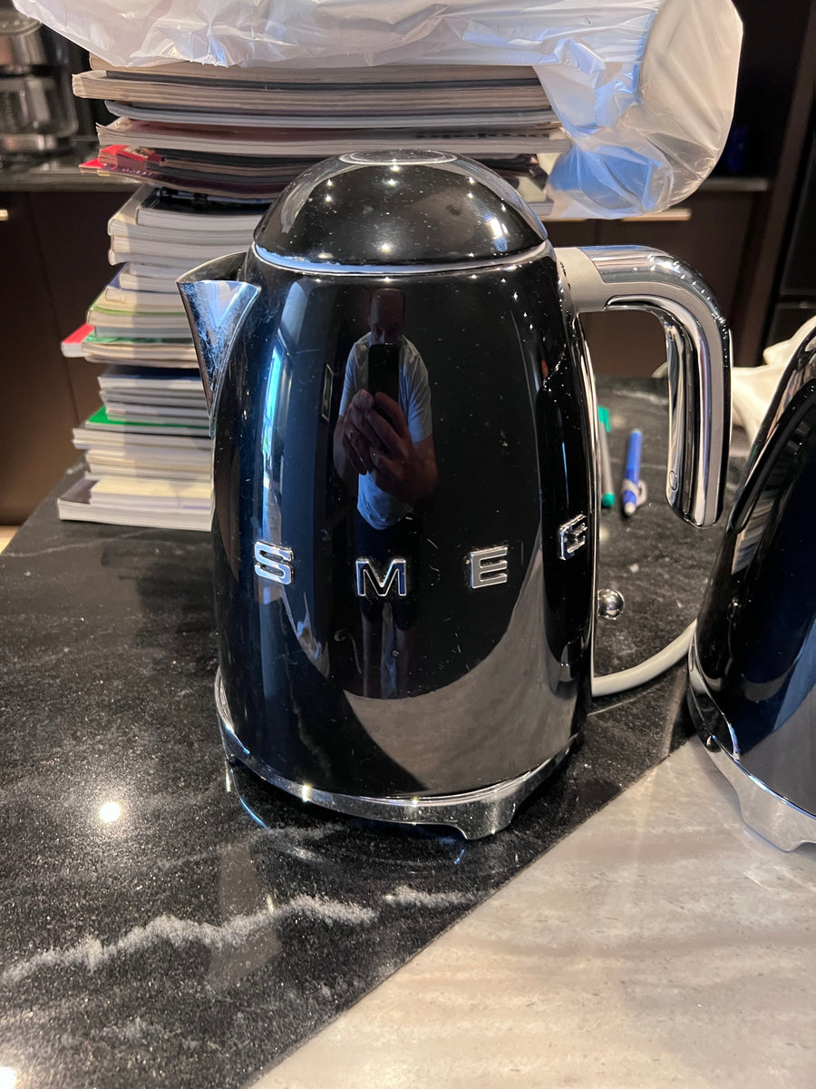 Smeg Black Toaster and Kettle – Sell My Stuff Canada - Canada's Content and Estate Sale Specialists