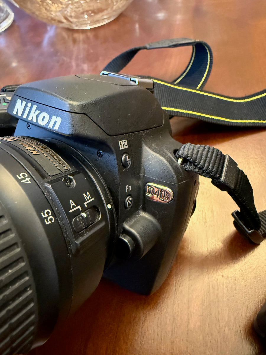 Nikon D40x 10.2MP Digital SLR Camera with 18-55mm f/3.5-5.6G ED II AF ...