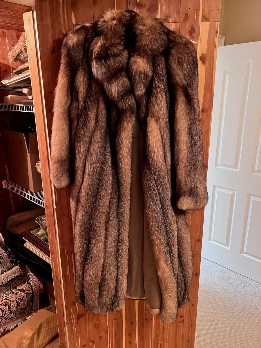 'Hi-Fashion Furs Ltd' Fur Coat – Sell My Stuff Canada - Canada's ...
