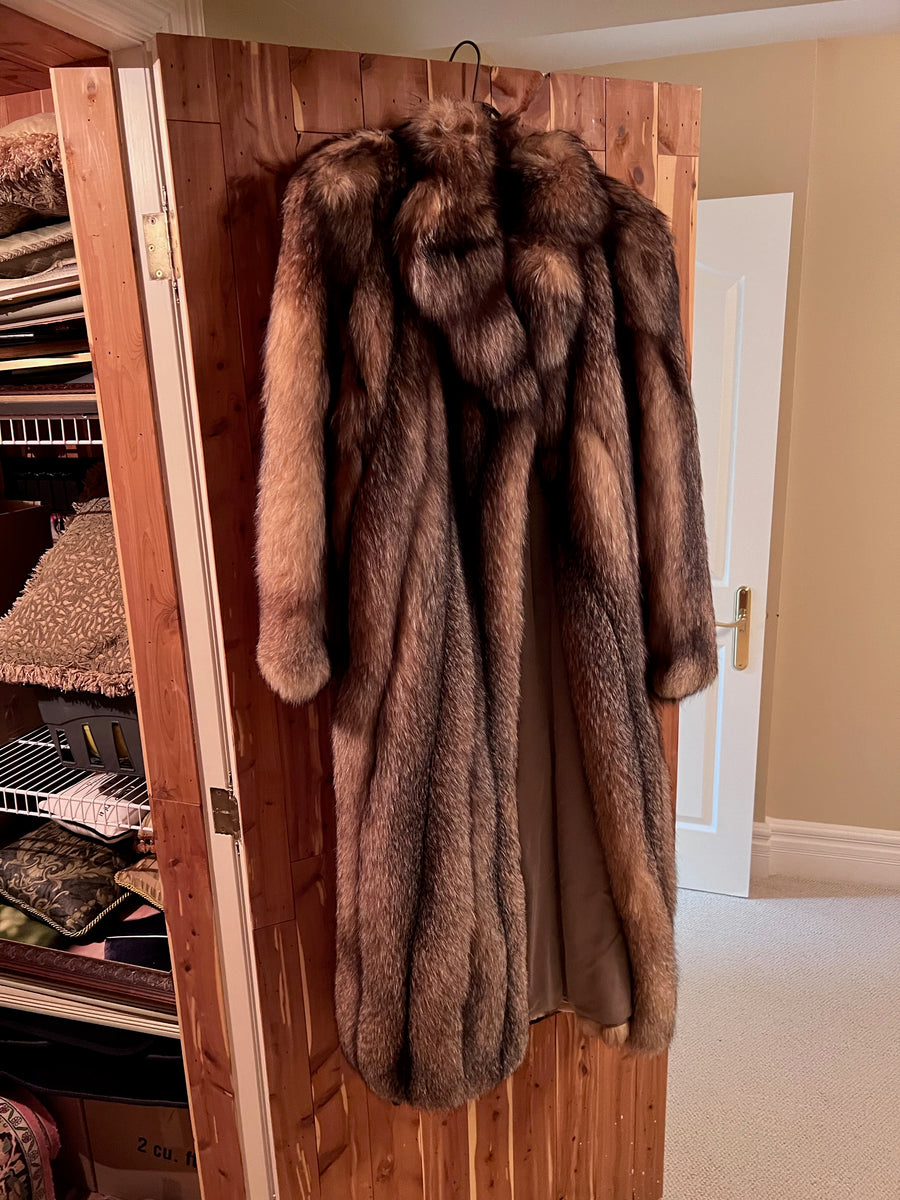 'Hi-Fashion Furs Ltd' Fur Coat – Sell My Stuff Canada - Canada's ...