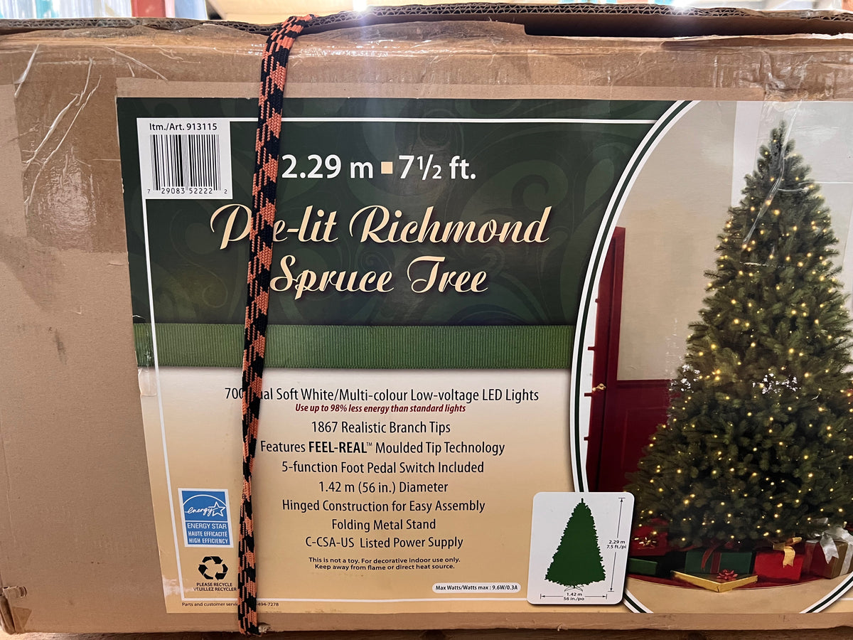7.5ft Pre-Lit Richmond Spruce Christmas Tree – Sell My Stuff Canada ...