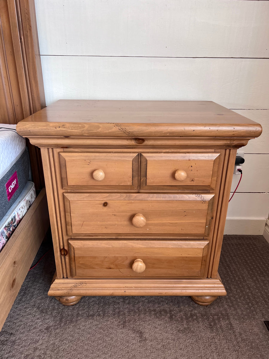 Palliser Furniture Oak Nightstand # 2 – Sell My Stuff Canada - Canada's ...