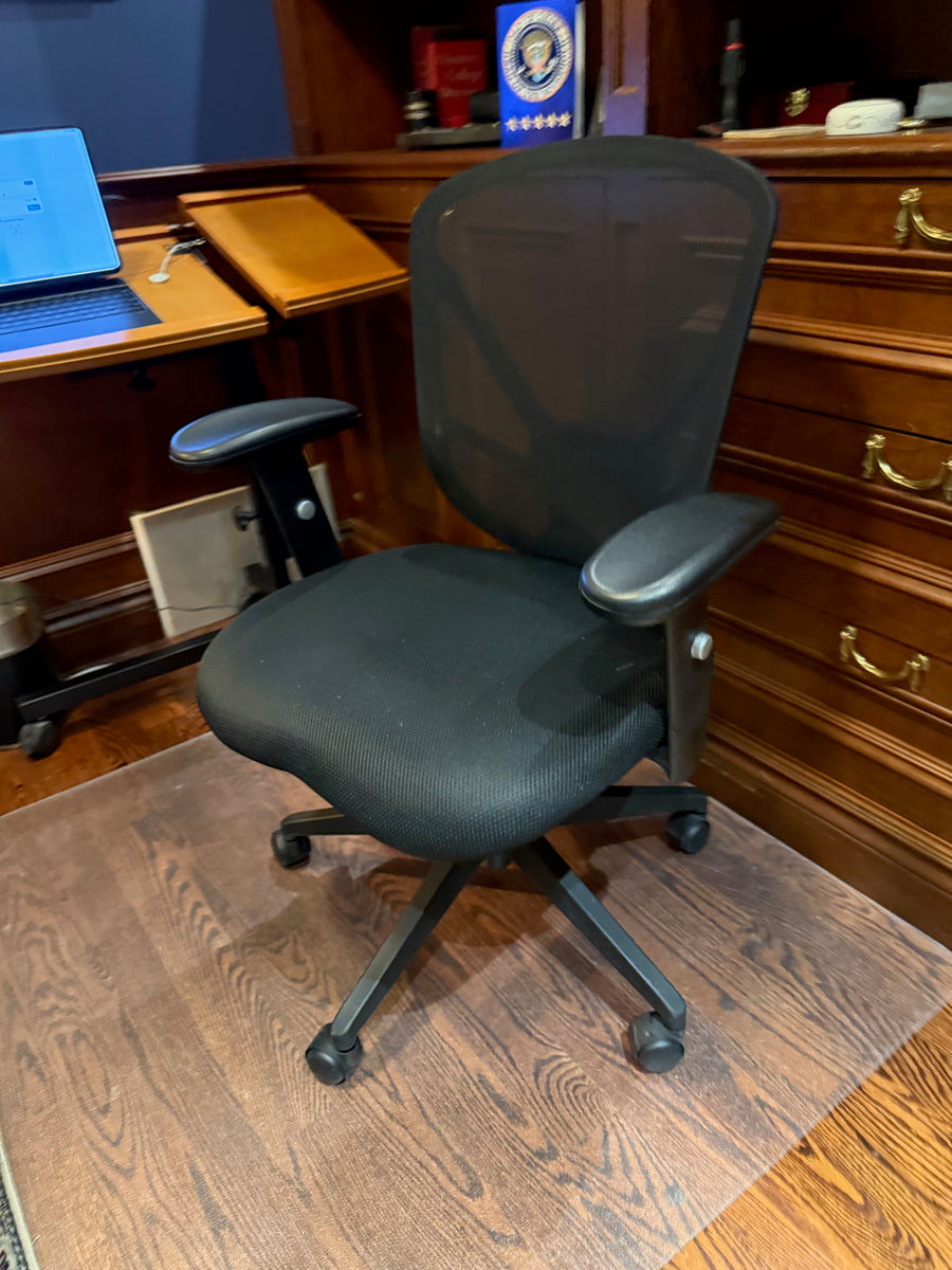 Staples Berwood Mesh/Fabric Task Chair – Sell My Stuff Canada - Canada ...