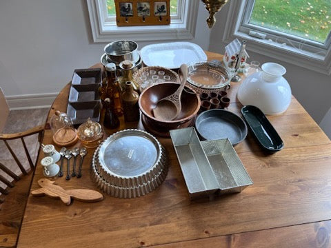 Miscellaneous Kitchenware/Decor Lot – Sell My Stuff Canada - Canada's ...