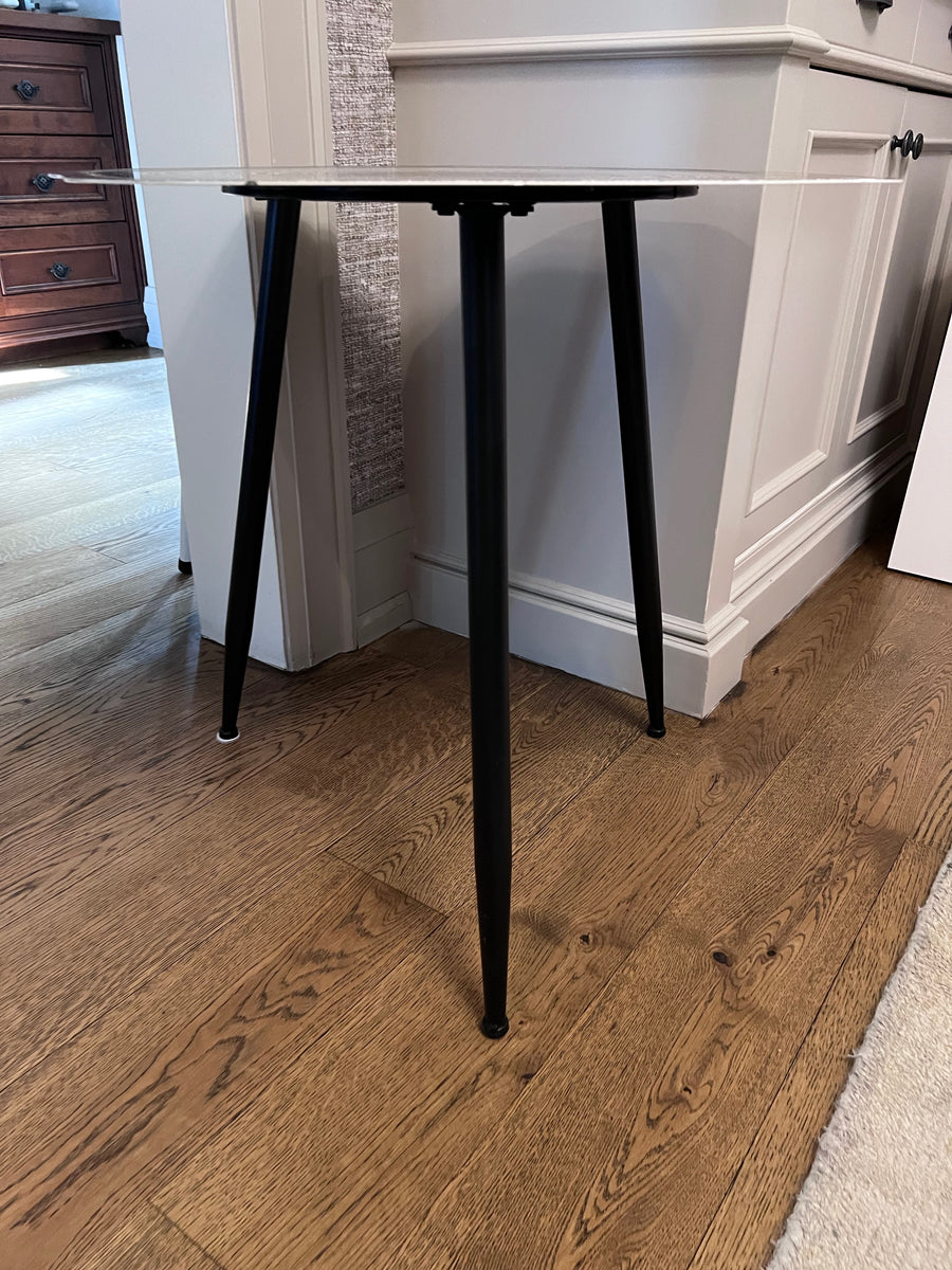 Structube Accent Table – Sell My Stuff Canada - Canada's Content and ...