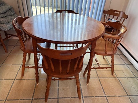 Walden Large Round shopping Table